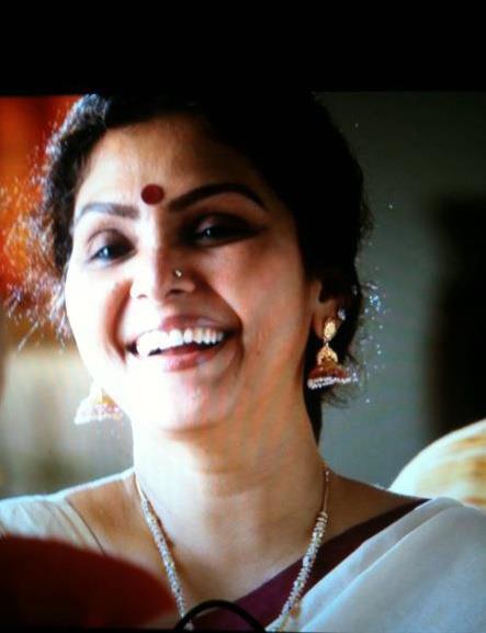 Famous Tv News Reader Fathima Babu Cute Wallpapers Hot Tv Serial Actress Pictures