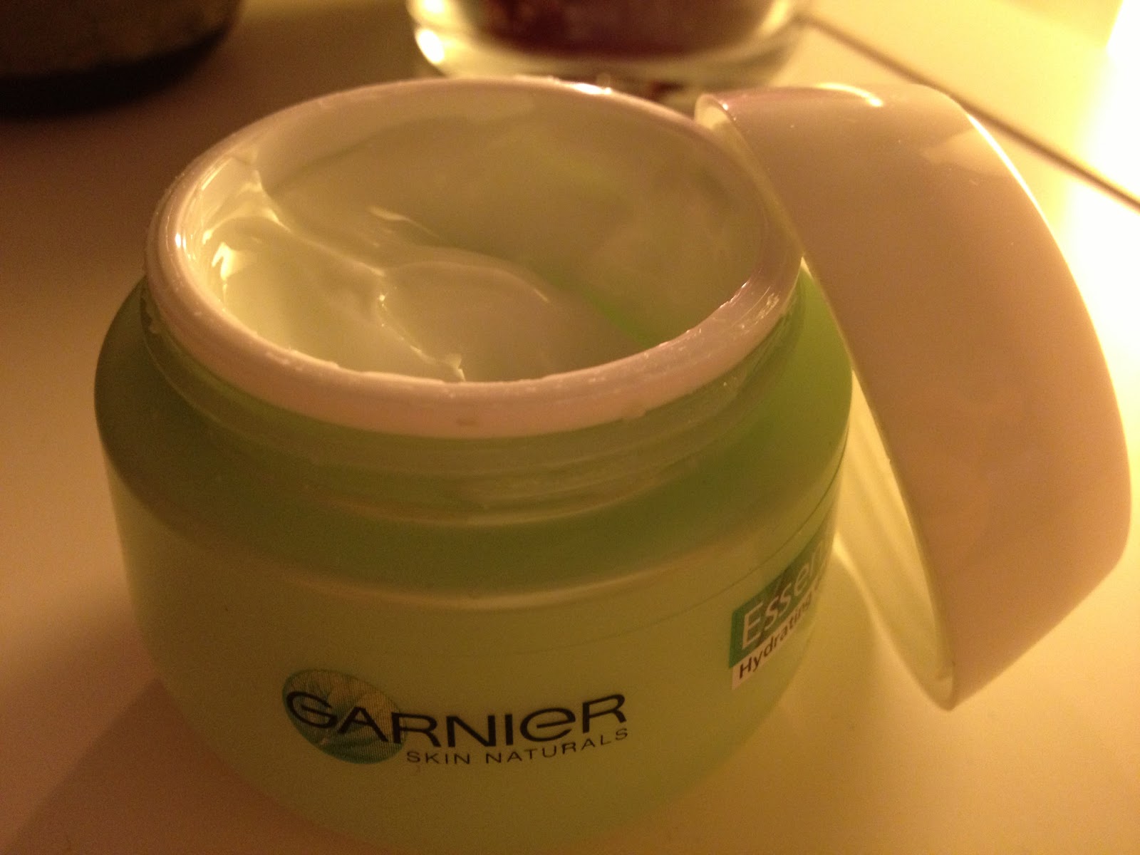 Catie McCartney's Blog: Review: Garnier Hydrating Day Cream