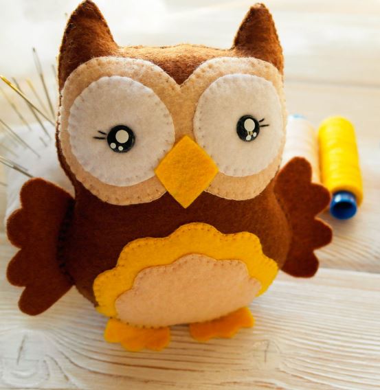 Aprende cómo hacer lindos buhitos de fieltro paso a paso ~ Solountip.com