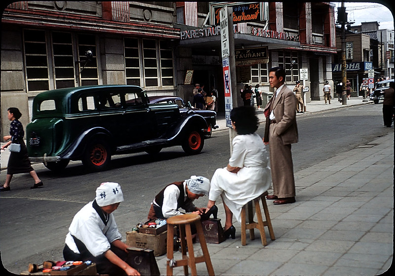 35 Fascinating Color Snaps Capture Everyday Life of Tokyo in the Early ...