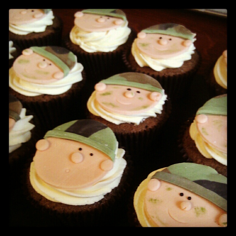 Mummypuddleduck: Soldier cupcakes