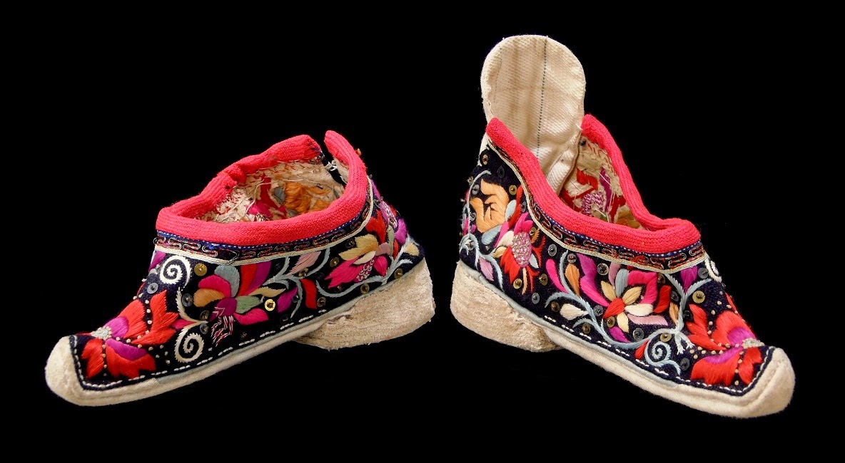 PATINA CINA PERANAKAN: EMBROIDERED LOTUS SHOES # 2