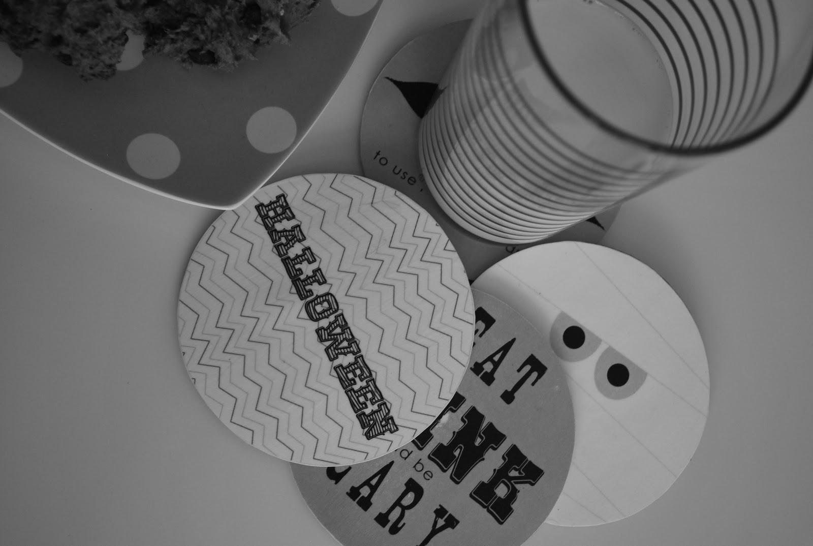sissyprint: Freebie Friday- Halloween Coasters sissyprint: Freebie Friday- Halloween Coasters