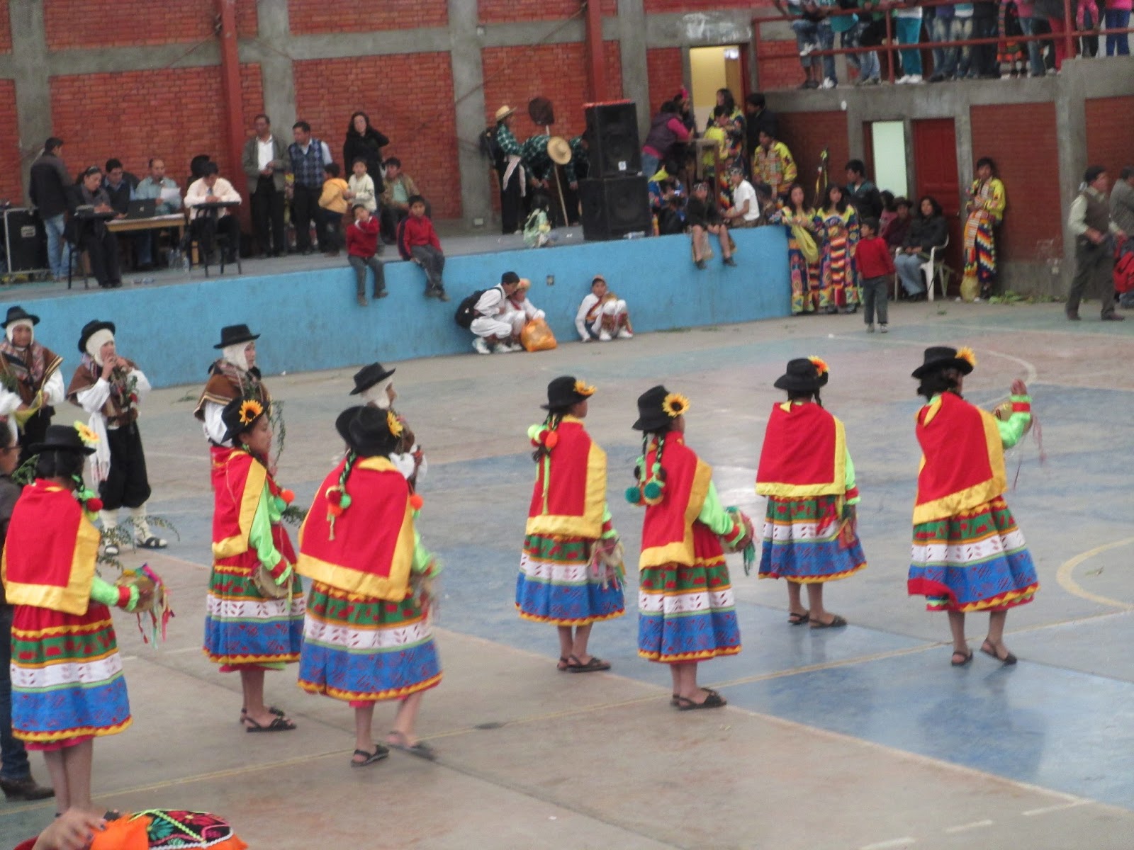 Munay (Love & Beauty): Stories of Life in Peru: Traditonal Peruvian Dances