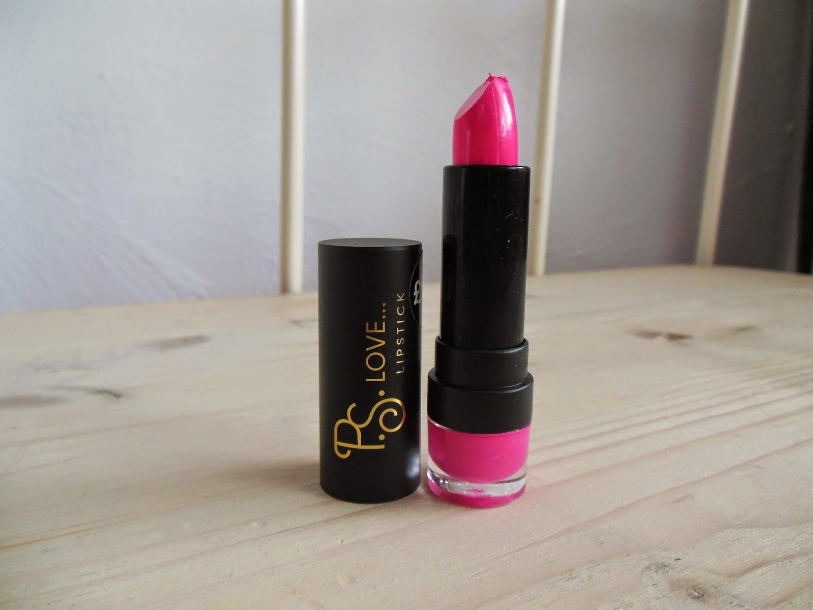 The Joyful Things In Life: Swatches: Roze lipstick Primark