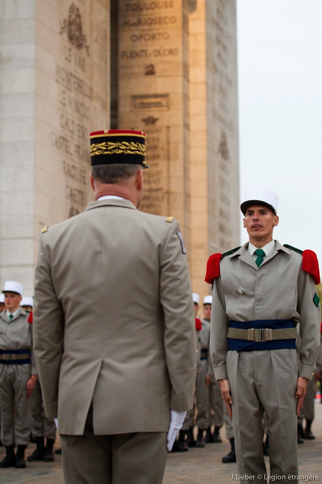 Ainsi va le monde !: Légion étrangère, la remise du képi blanc