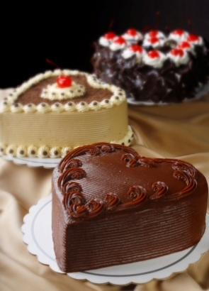 Taste of Manila: Heart Shaped Cake from Max's Corner Bakery