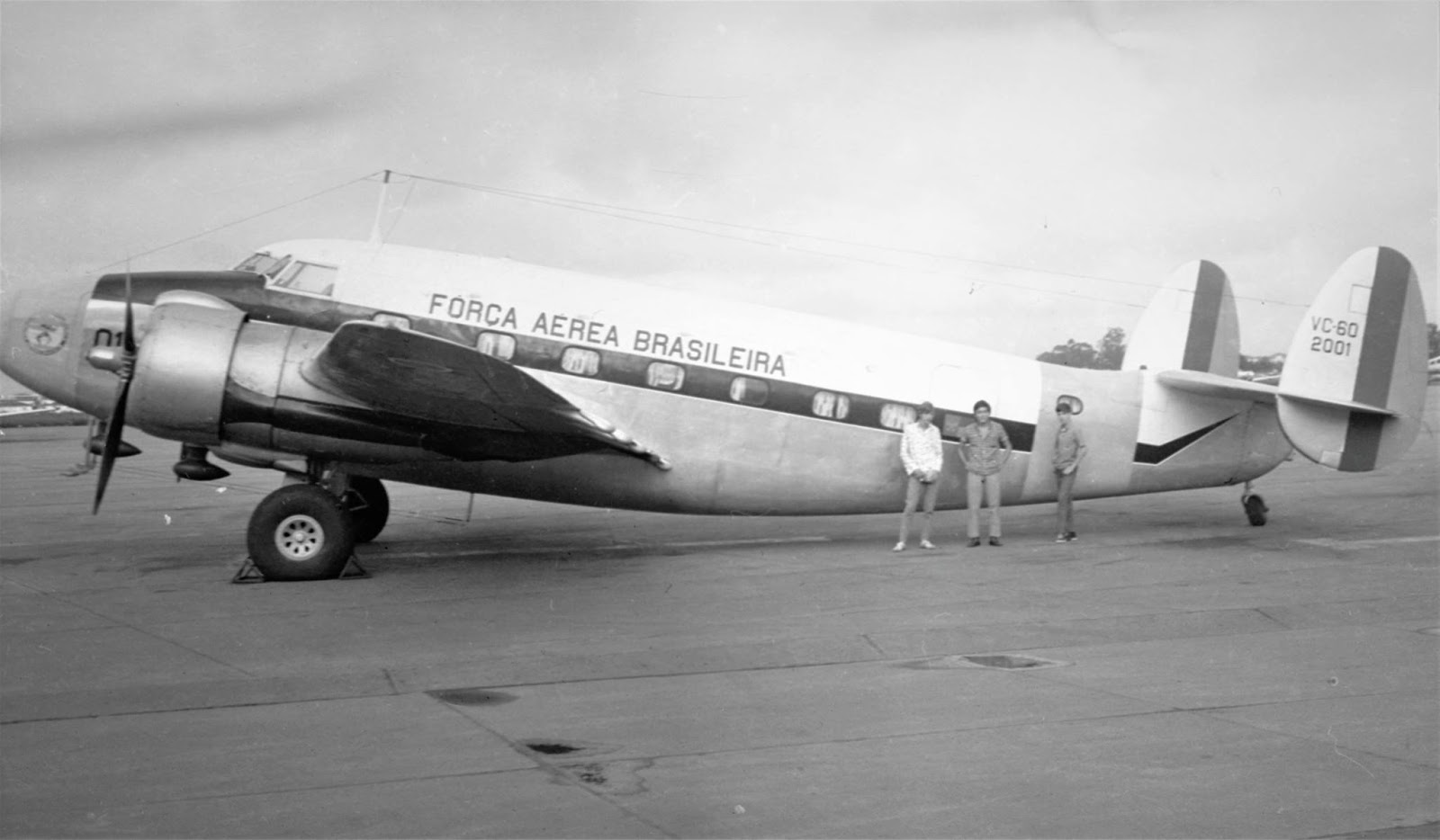 DESFILE HISTORICO DA FORÇA AÉREA BRASILEIRA (FAB): (FAB-2001) (L-18E ...