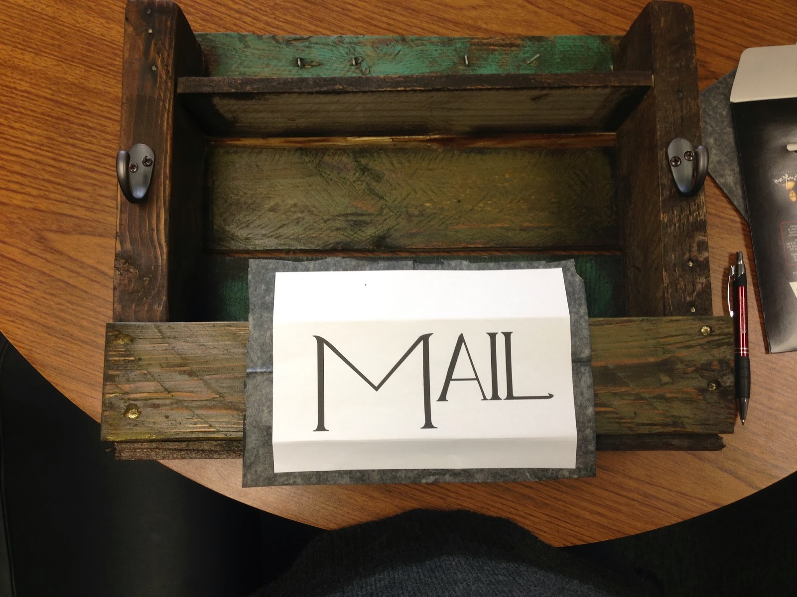 Kristina's Korner: DIY Rustic Pallet Mail Holder or Spice Rack