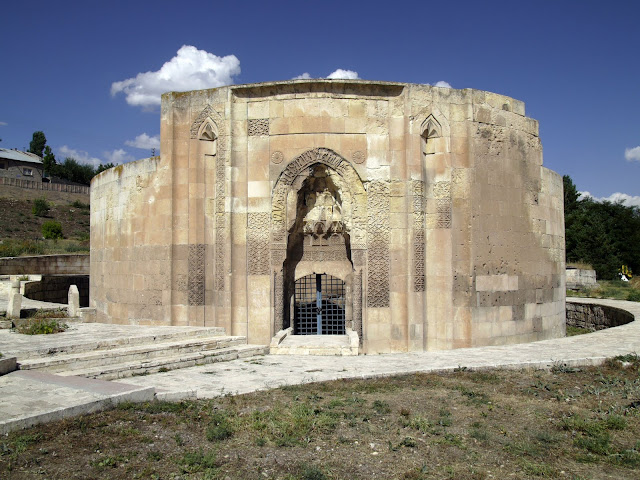 Mama Hatun Külliyesi