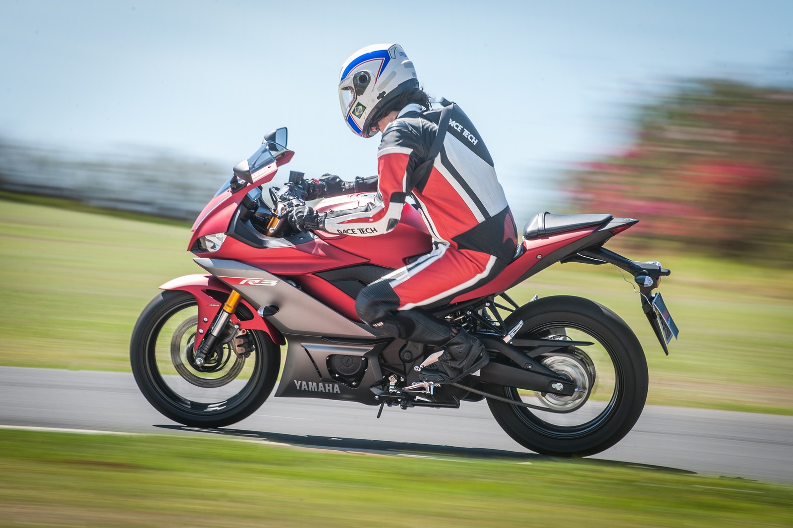 2 Rodas: Yamaha YZF-R3 2020