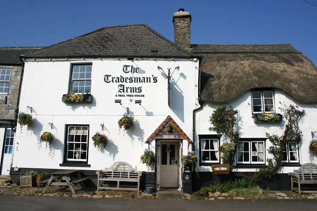 One Of The Prettiest Pubs in Devon!