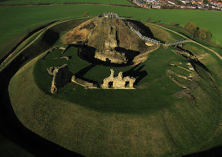 Creepin through a Medieval Castle: When was the first mediaval castle ...