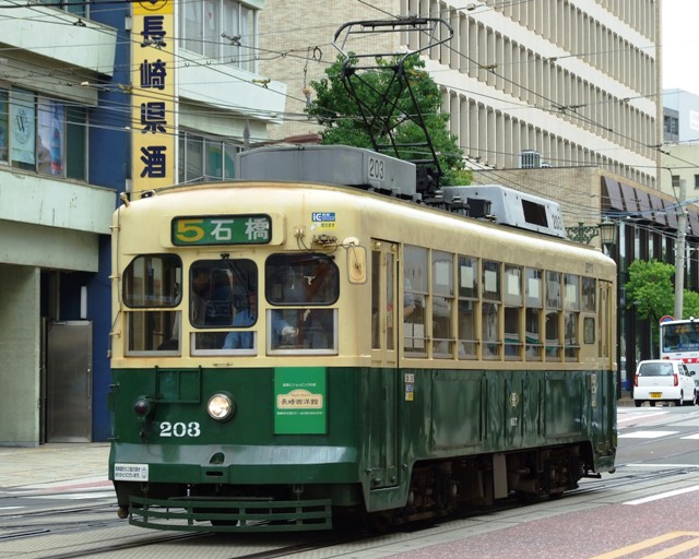 Tokyo Railway Labyrinth: Nostalgic Trams in the Historical Harbor City