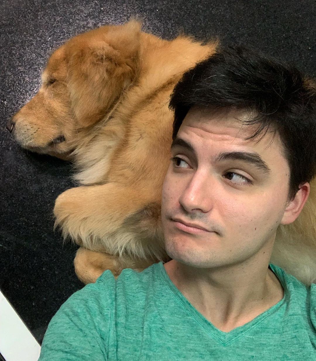 Quem é Felipe Neto?