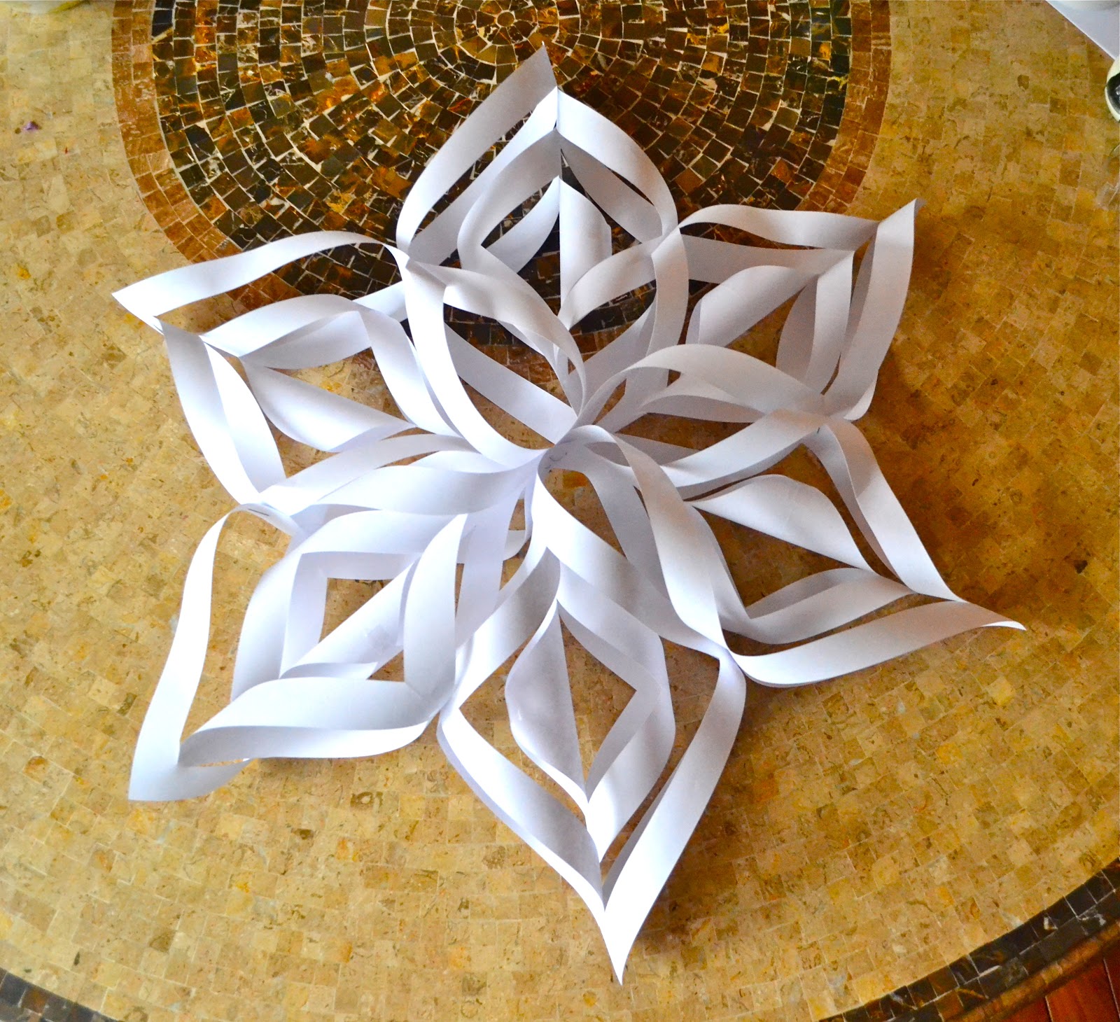 Beach Bear Villa, HHI: GIANT Snowflakes! - Christmas Break Project #4