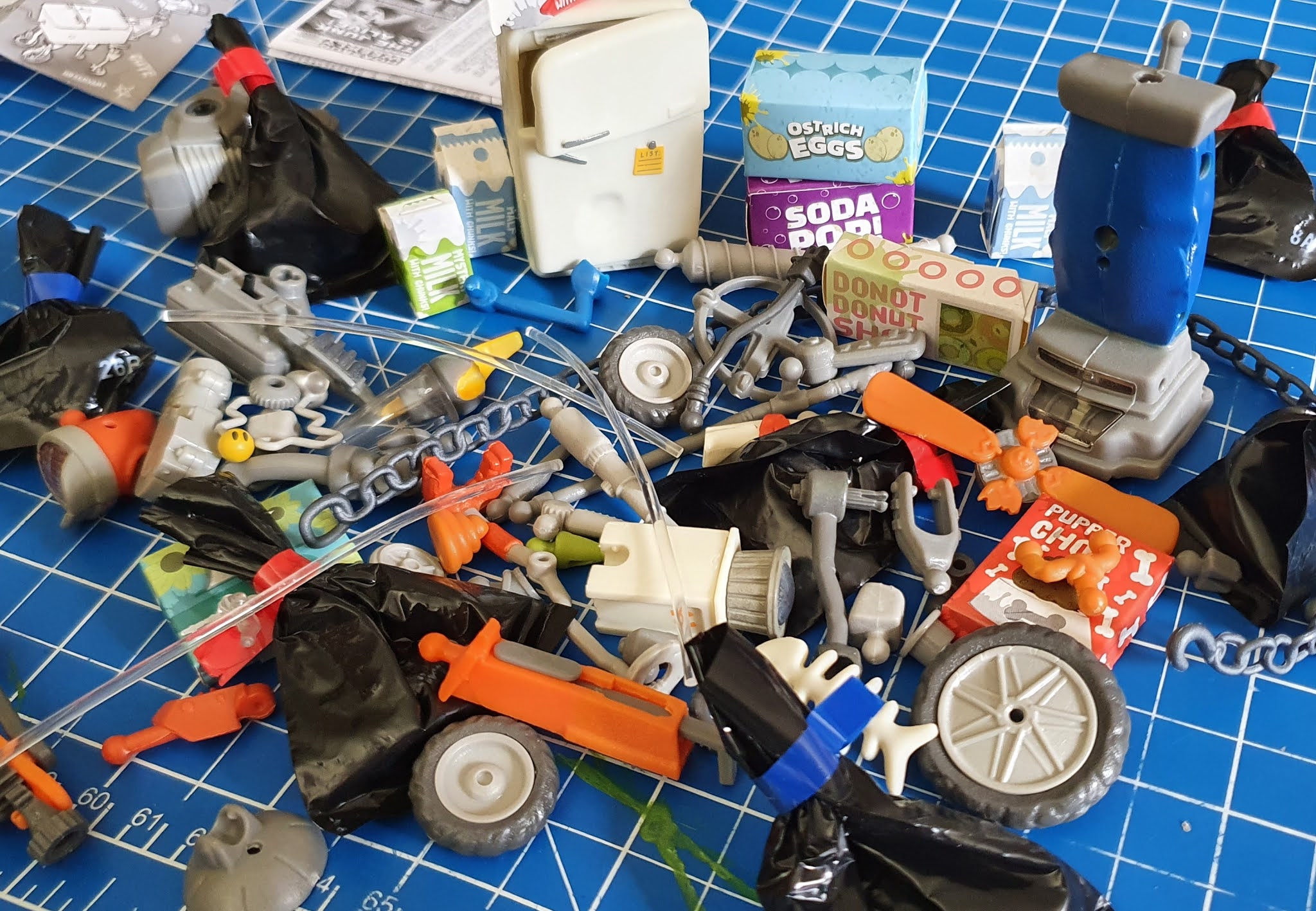 The Brick Castle: Hexbug Junk Bots Large Dumpster Review (Age 3 ...