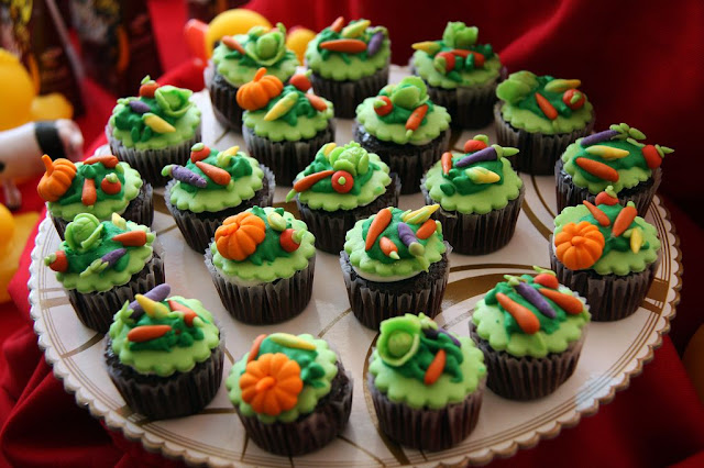 Mommy Bares All: Behind the Scenes of Mateo's Farm-themed First ...