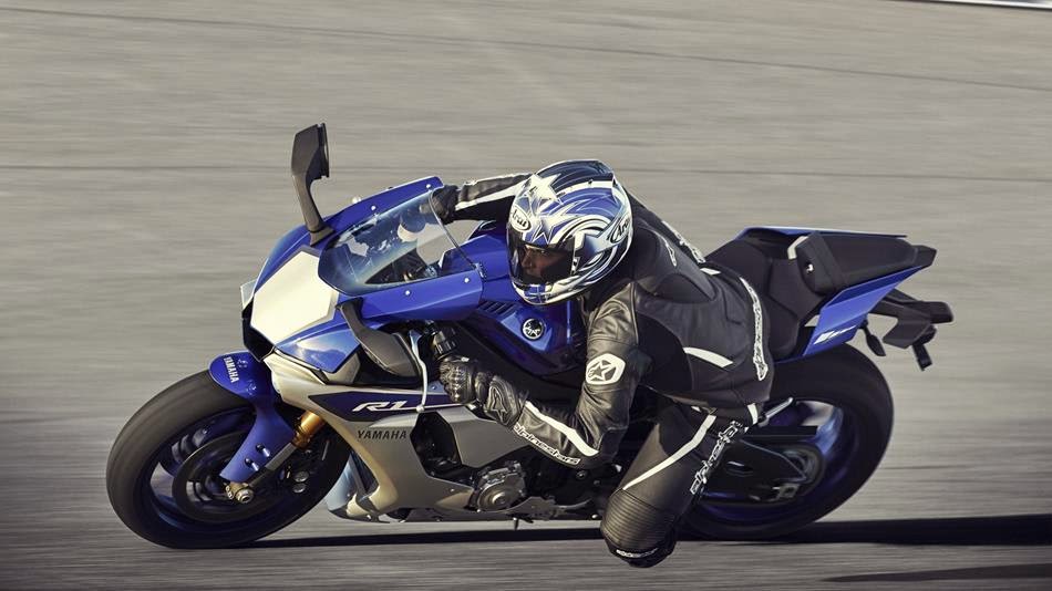 2015 YAMAHA YZF-R1 First-Look