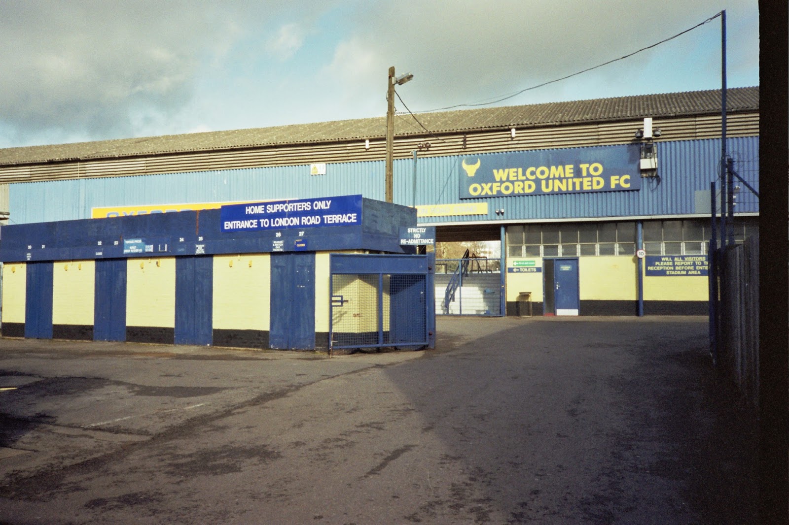 The Wycombe Wanderer: Oxford United - The Manor Ground