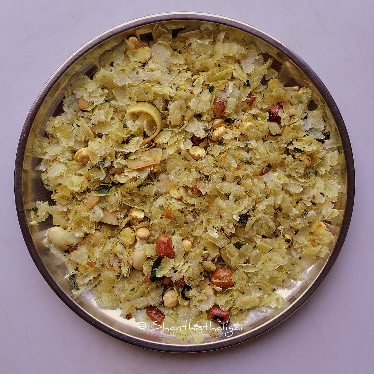 Shanthi Krishnakumar's cook book: Thin poha chivda (Maharashtrian style ...