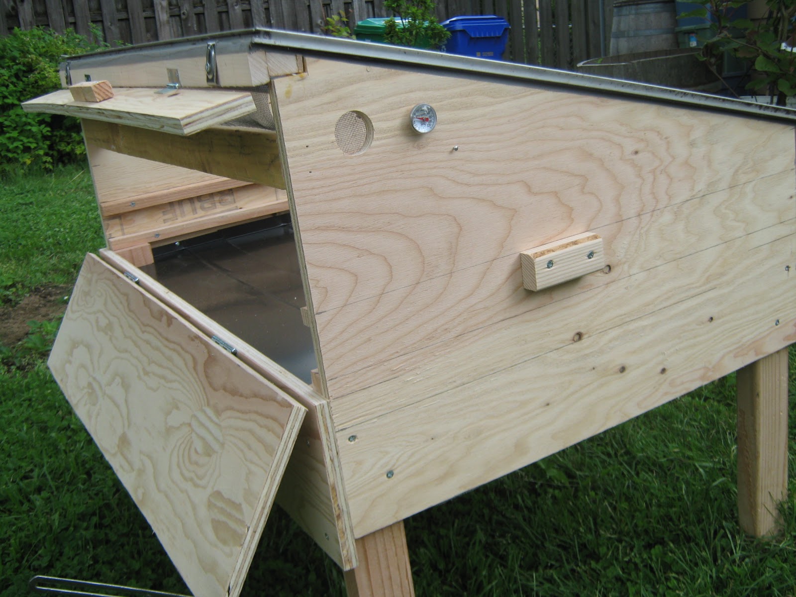 Simply Resourceful: Solar Food Dehydrator
