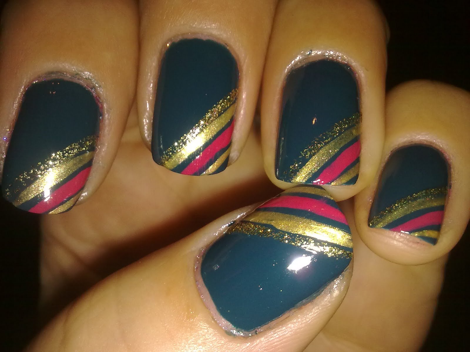 CătălliNails: Model manichiura verde cu dungi