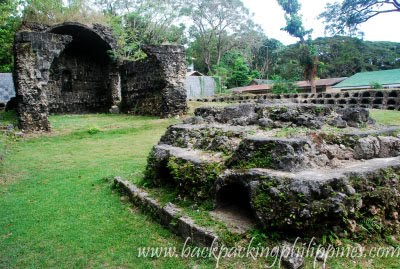 Backpacking Philippines: The Old Cemetery and Ermita Ruins in Dimiao, Bohol