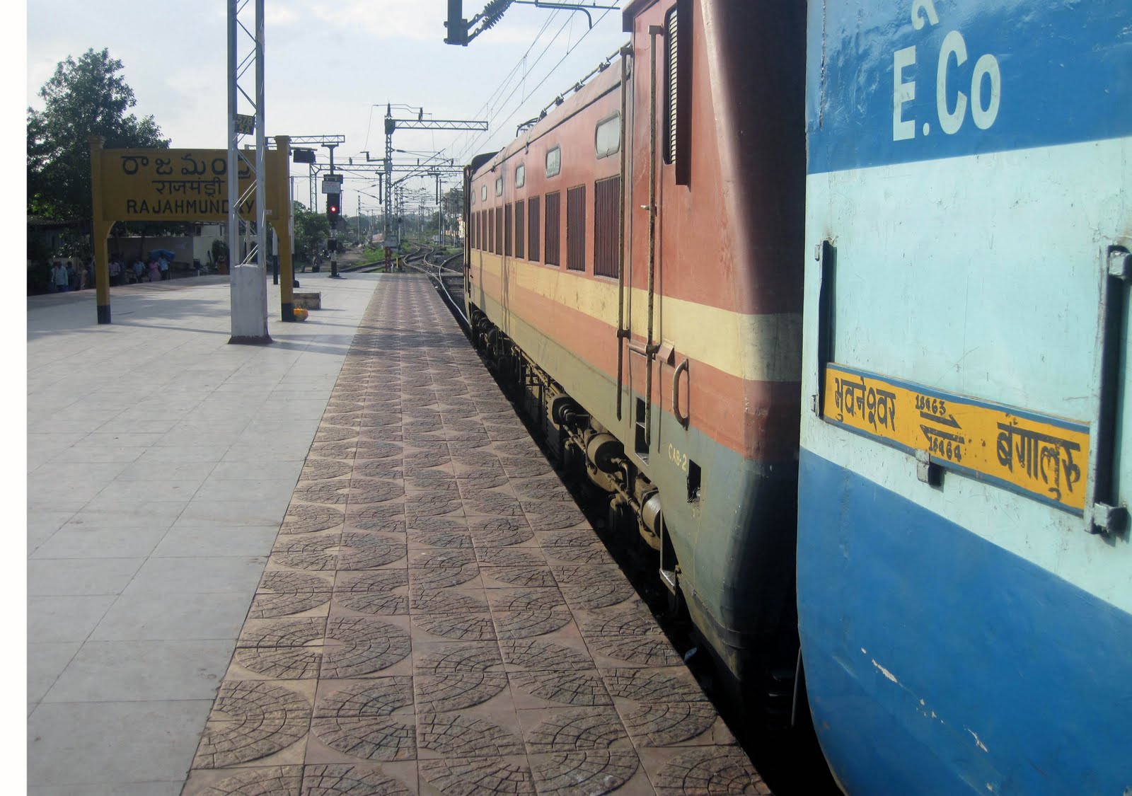 SOUTH CENTRAL RAILWAY: TRAINS & LOCOMOTIVES