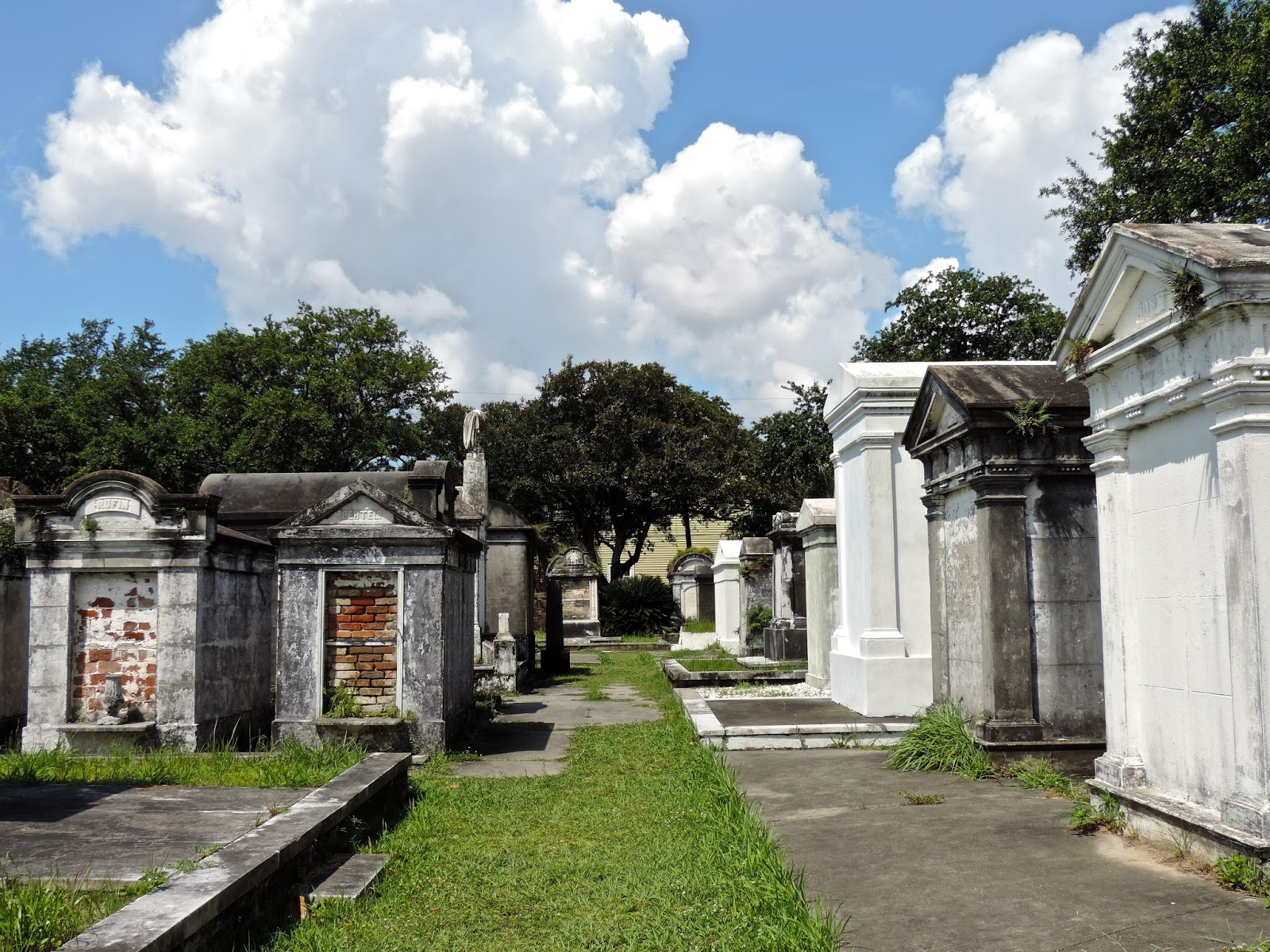 Of Golden Roses: Lafayette Cemetery No. 1 | New Orleans