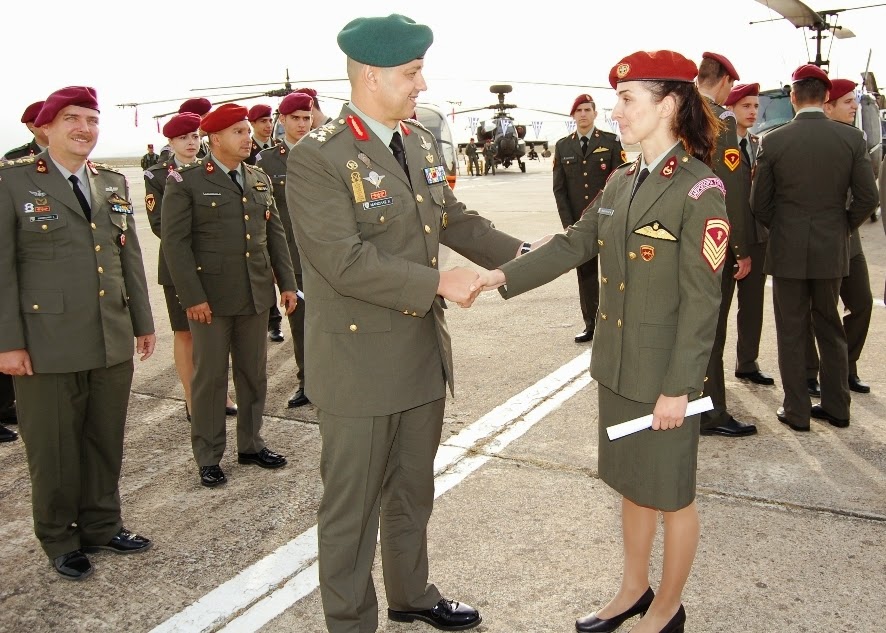 ΑΥΤΗ ΕΙΝΑΙ Η ΠΡΩΤΗ ΕΛΛΗΝΙΔΑ ΧΕΙΡΙΣΤΗΣ ΤΟΥ ΜΑΧΗΤΙΚΟΥ AH-64D LONGBOW ...