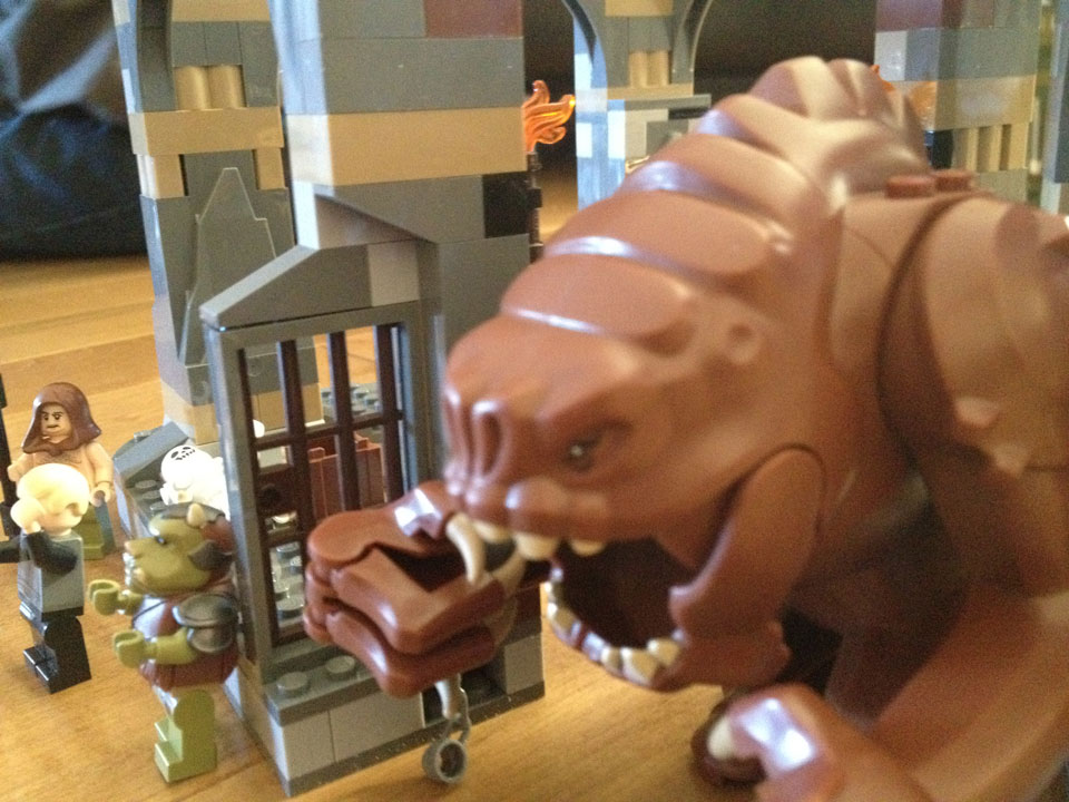 Fully Jointed Play Figures: Lego Star Wars Rancor Pit