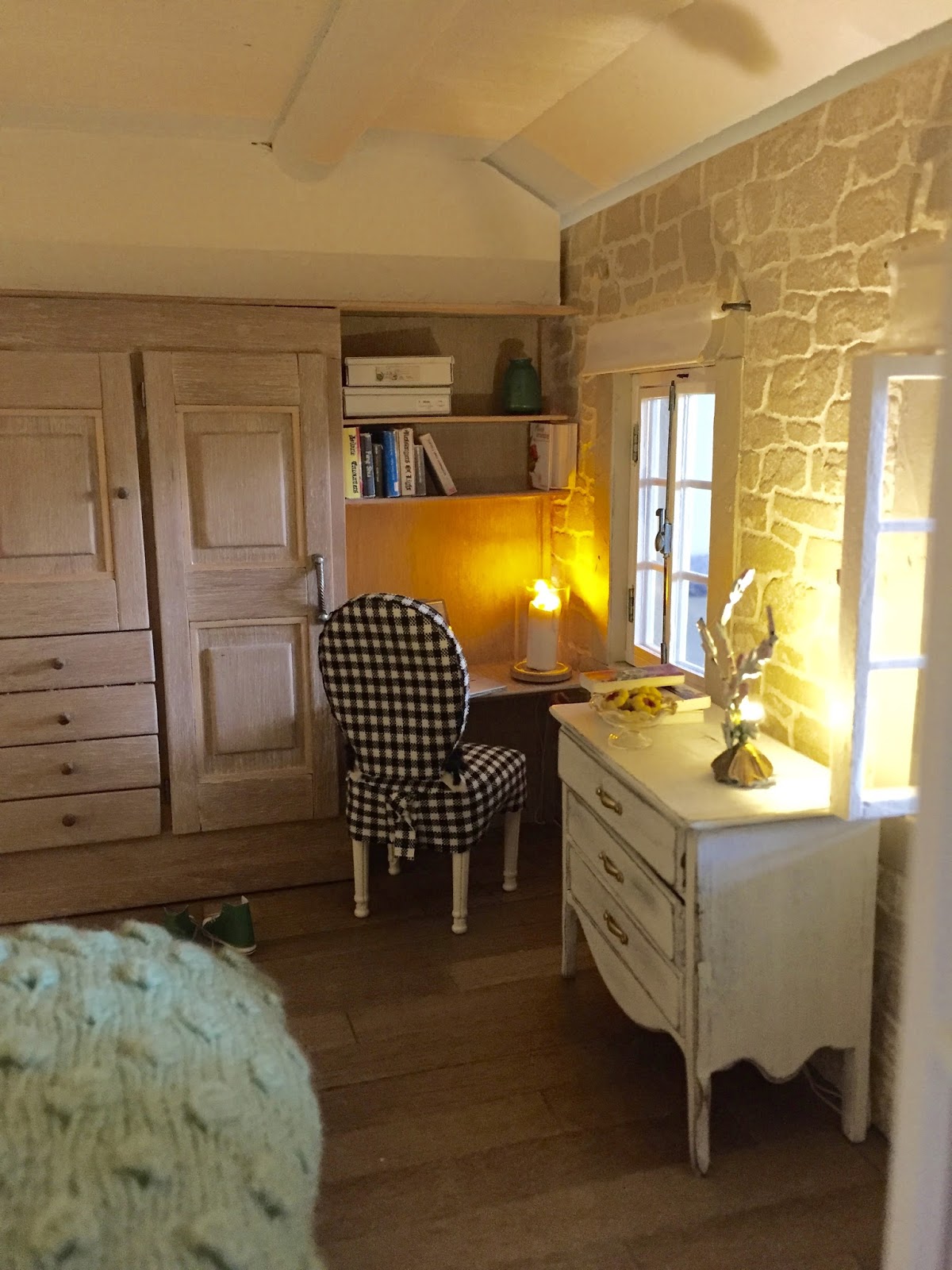 1:12 scale modern model houses: Bedrooms Provencal