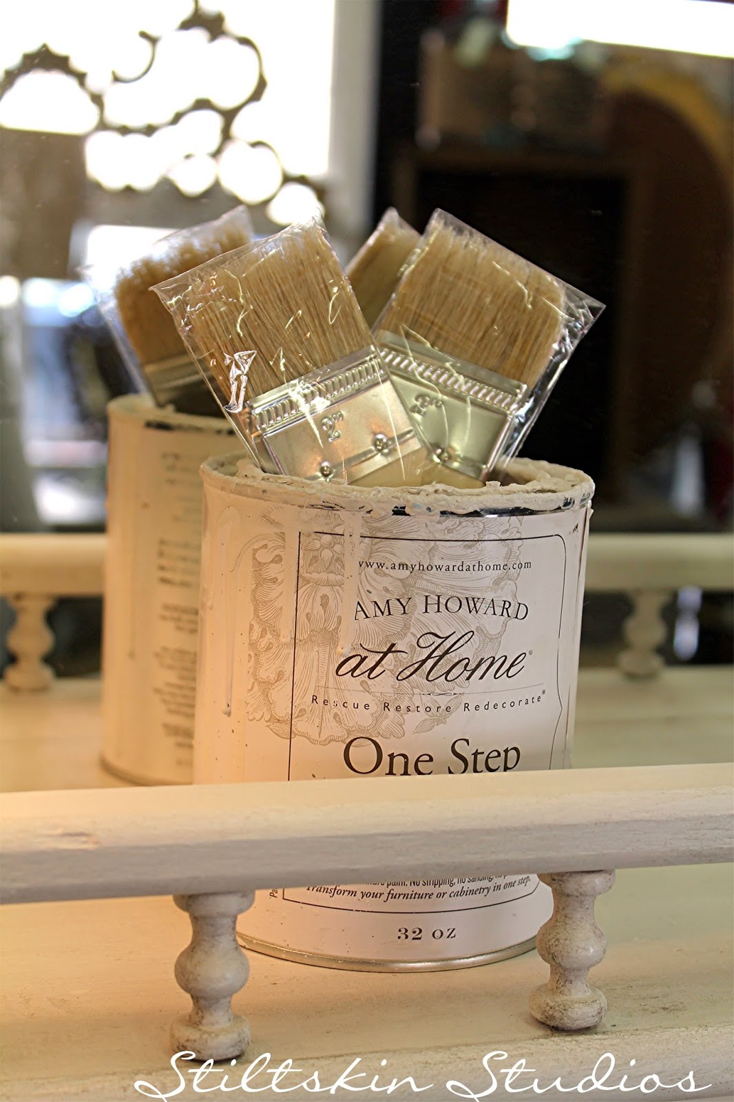 Stiltskin Studios: Glancing Around...