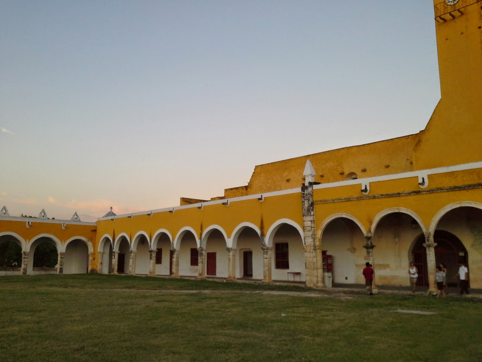 Road of Faith and Art / Camino del Arte Sacro: Izamal, Yucatan y el ...