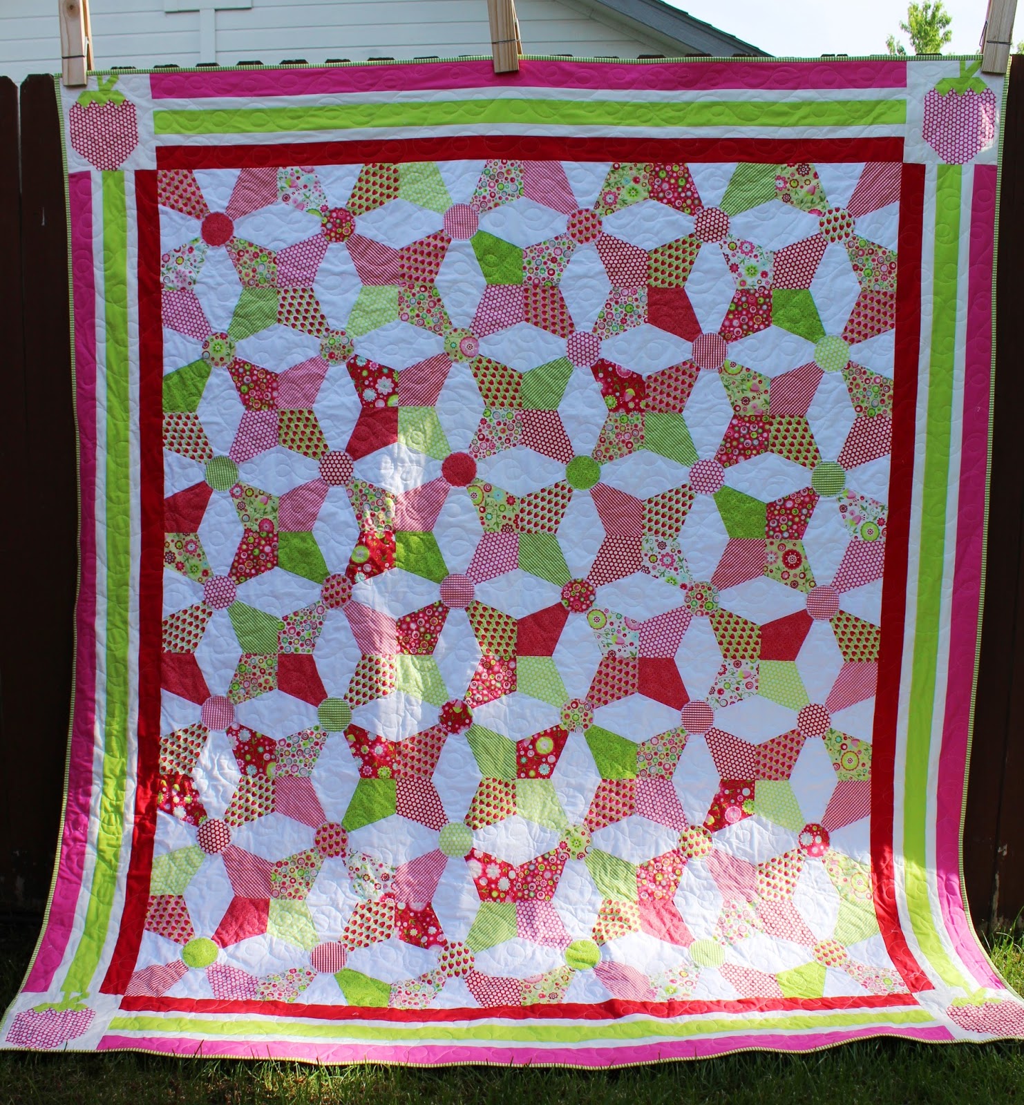 Porch Swing Quilts: Friday Finish: Quite Contrary Kaleidoscope