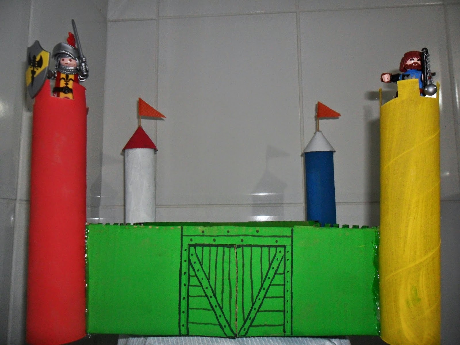 Construindo Castelo com material de papelão. - Mãe Sem Fronteiras
