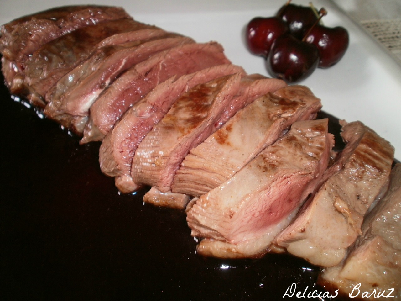 Delicias baruz: MAGRET DE PATO CON SALSA DE CEREZAS