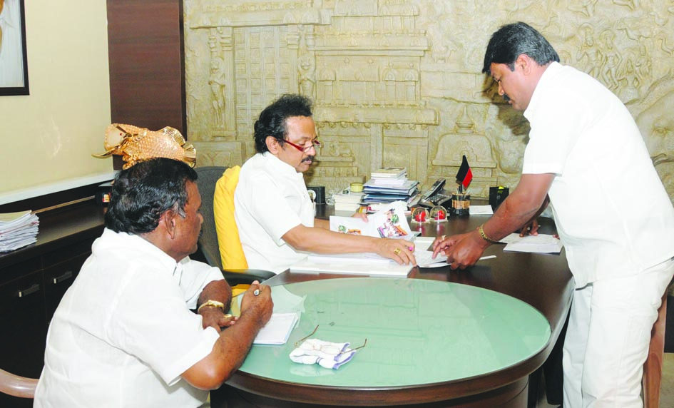.: DMK Youth Wing: Building From Below And Imparting Ideological ...
