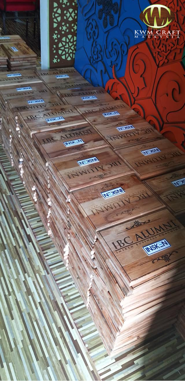 Kayu Warisan Malaysia: Tempahan Plaque Cenderahati INSKEN