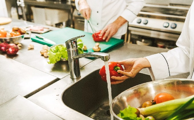 7 Food Safety Tips for Your Commercial Kitchen