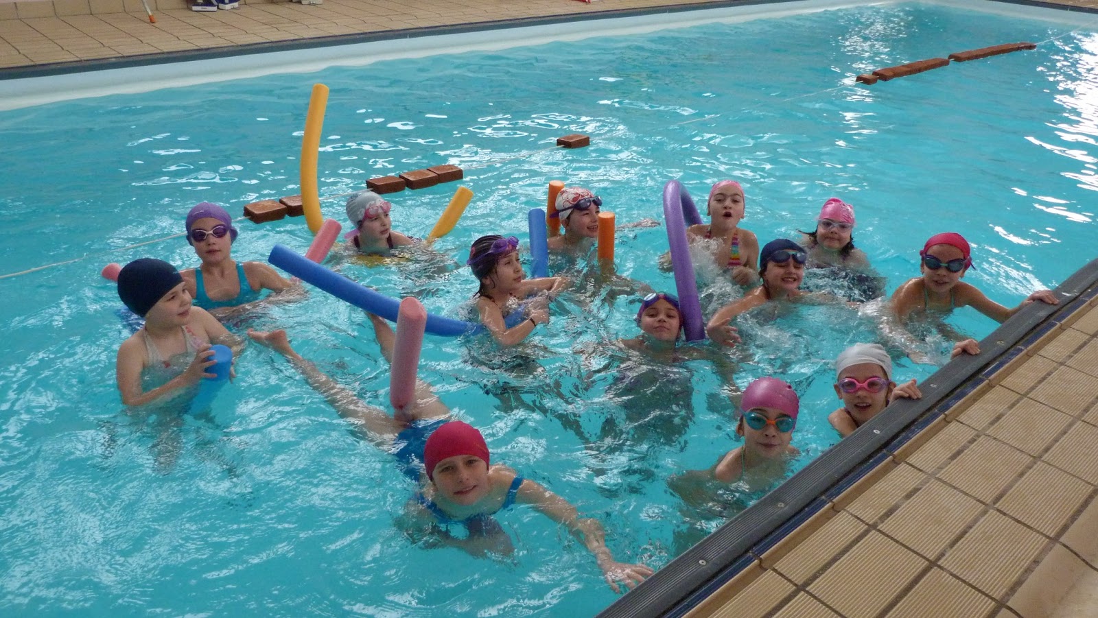 Ecole Ste Marie: Les CE1 - CE2 finissent leur cycle natation