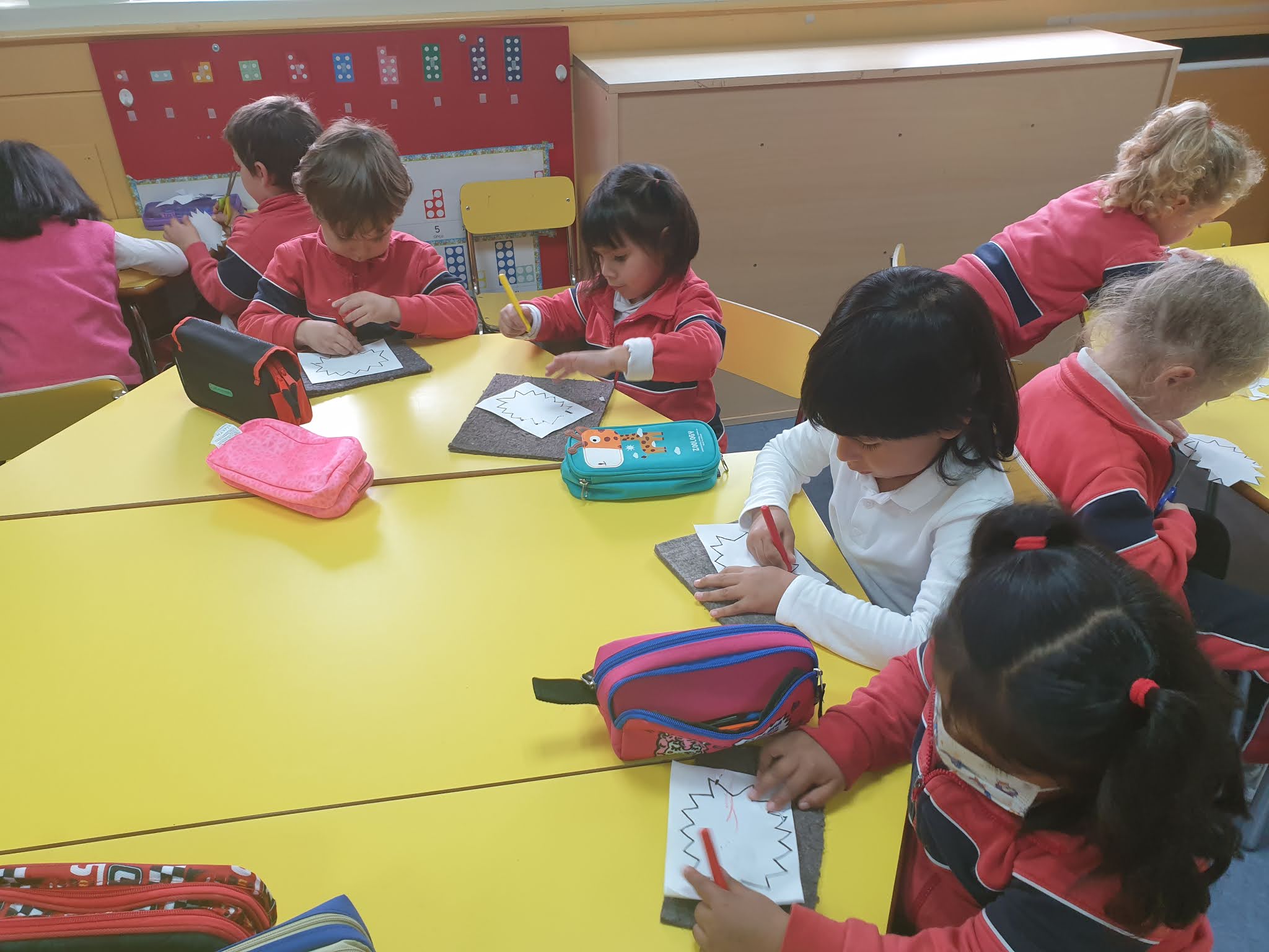 Peques2019: PROYECTO "TIBURONES"