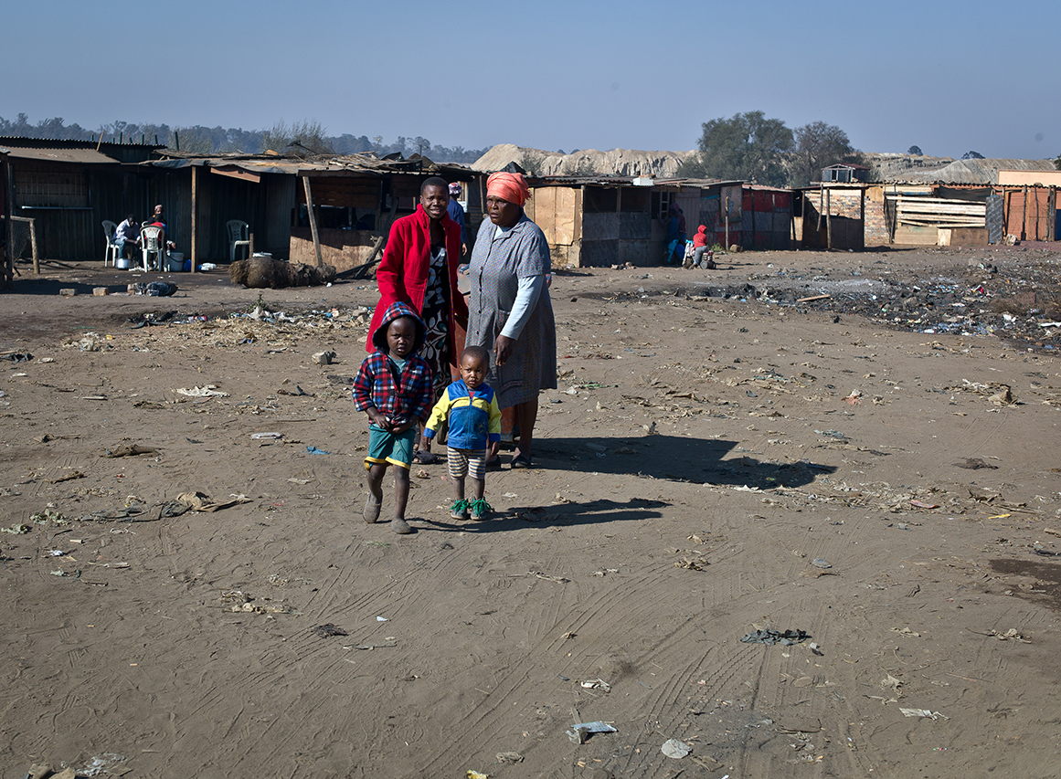 Streamlight Photography: Life in a squatter camp...