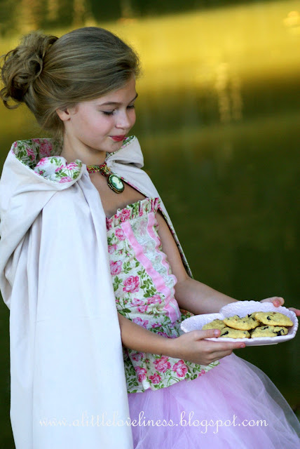 A Little Loveliness: Little Red Riding Hood: A Story in Pictures