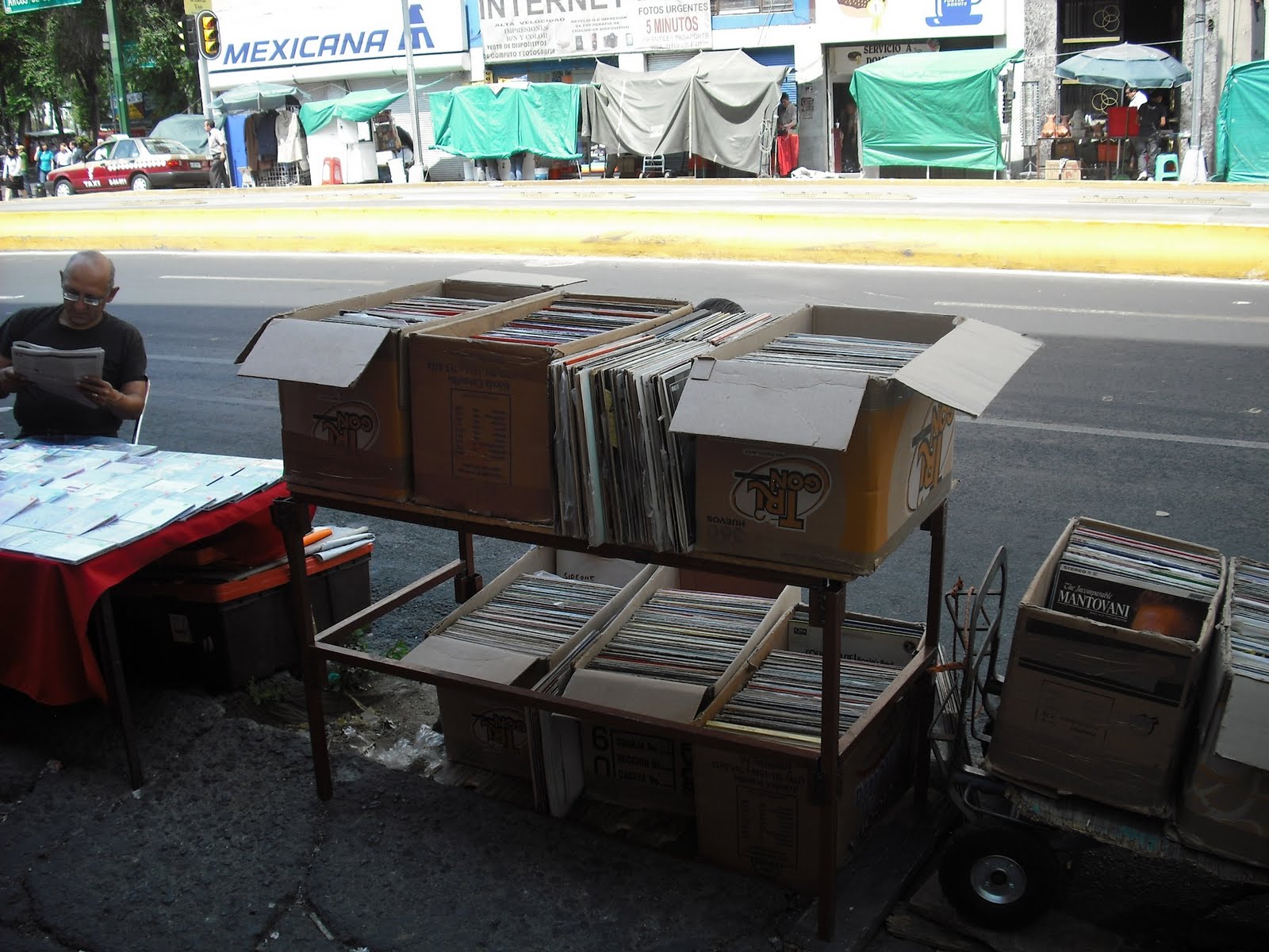 Beer and Records in Mexico City / Cervezas artesanales y vinilos en la ...