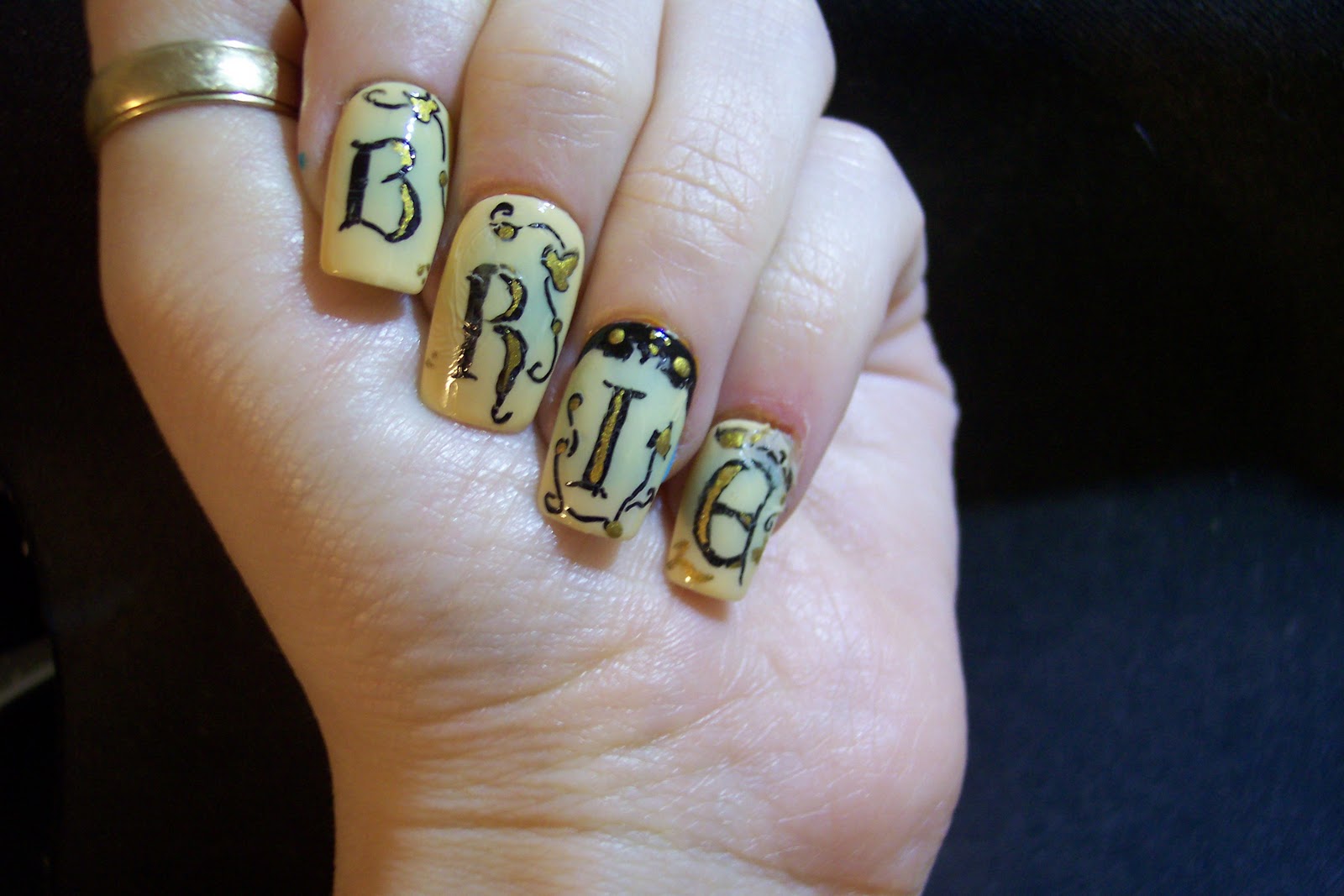 Nails by Brie: Fashionable Calligraphy