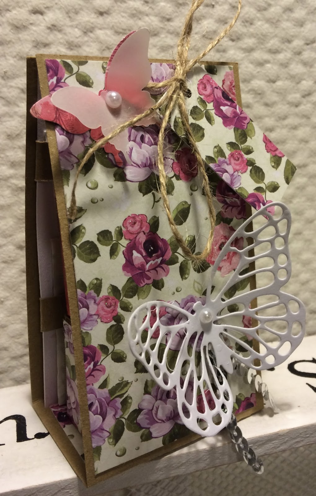Laura's Creative Moments: MERCI GIFT BOX