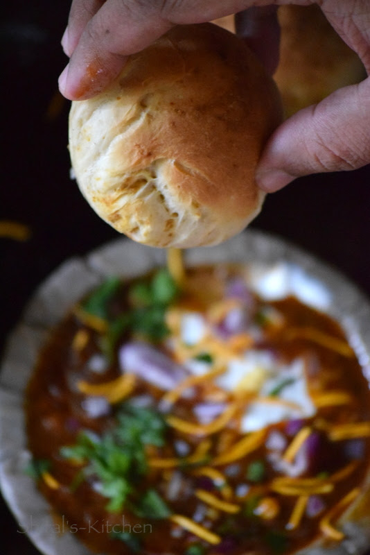Shital's-Kitchen: Rustic Tikhat Pav Bread