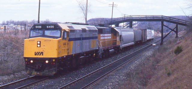 Trackside Treasure: CP leases VIA locomotives, 1994-1995